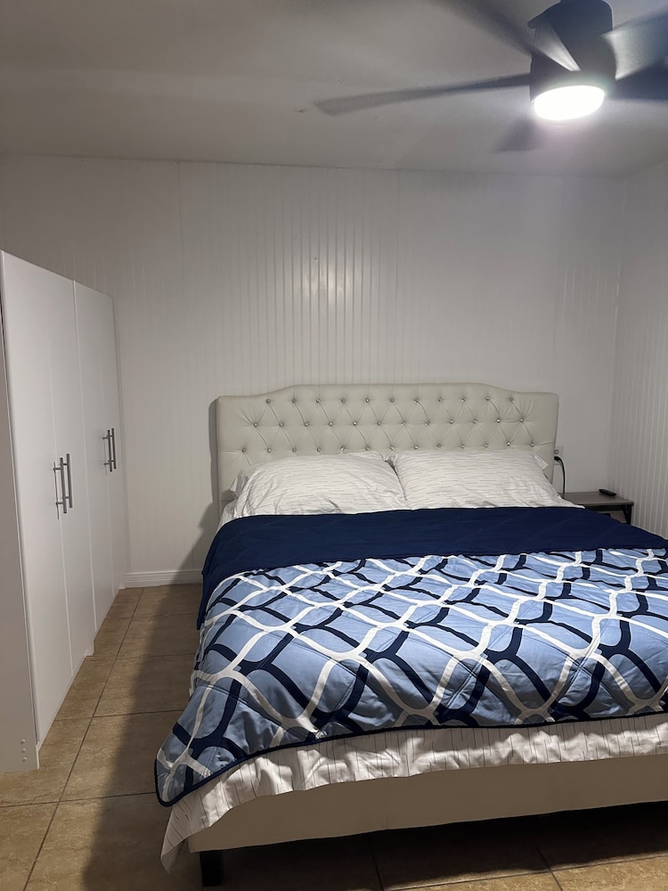 Barb's Private Room/bath/entrance - Phoenix, AZ
