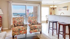 Apartamento, várias camas, varanda | Sala