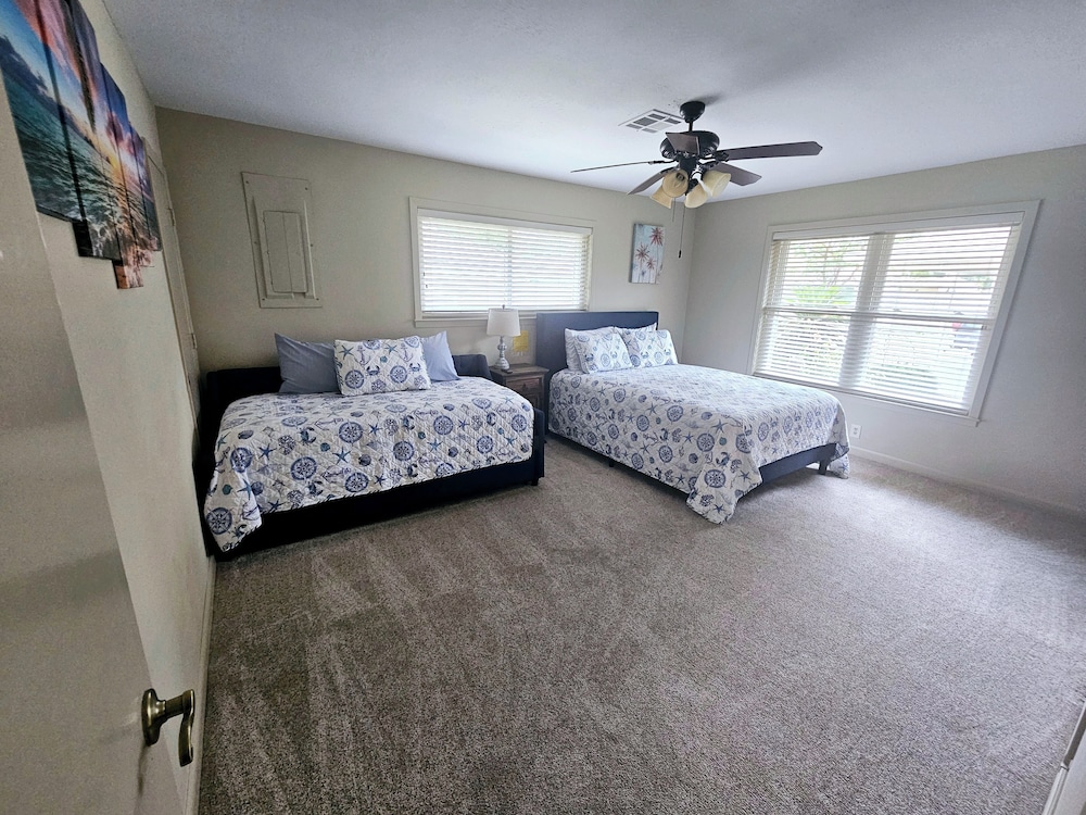 Poolside Triple Suite Retreat Near Casinos - Lake Charles, LA