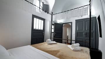 Superior Apartment with outdoor Cave hot tub | 1 quarto, roupa hipoalergénica, cofre no quarto