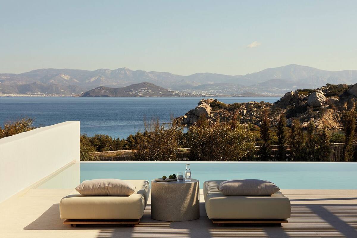 Suíte com design assinado, piscina particular, vista para o mar | Terraço/pátio