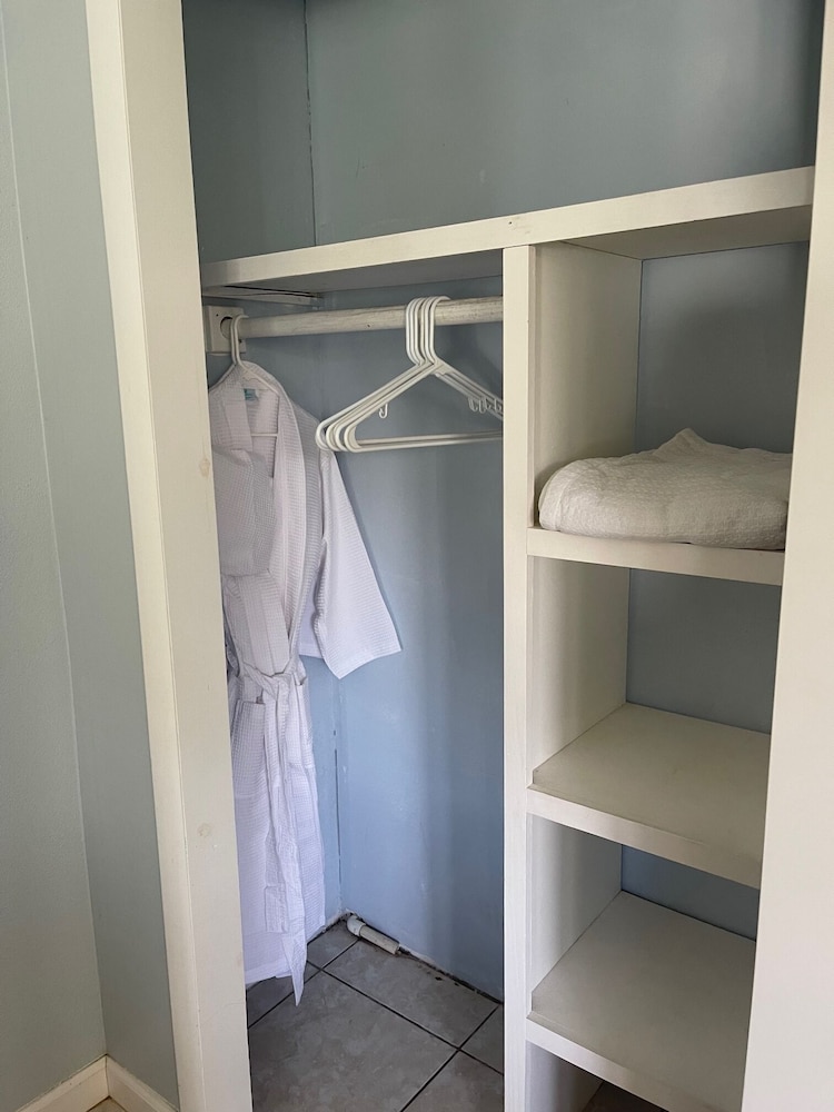 Beachfront-3 Bedroom-pool-gym-walk To Restaurants - U.S. Virgin Islands