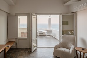 Superior Suite with Sea View and Outdoor Hot Tub | 1 quarto, escrivaninha, espaço de trabalho para notebook