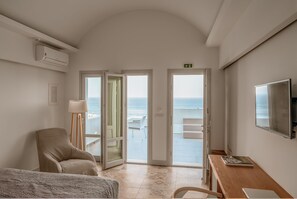 Superior Suite with Sea View and Outdoor Hot Tub | Vista do quarto