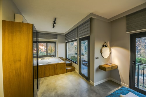 ÖZel Müstakil Korunaklı ıSıtmalı Havuzlu Villa - Faralya