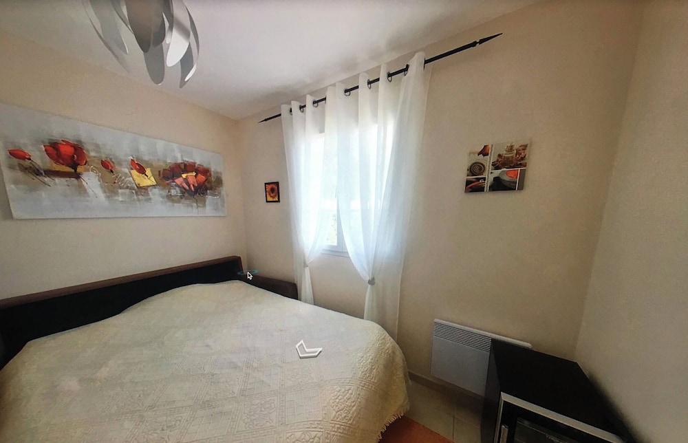 Air-conditioned Villa, Pool And 3 Bedrooms With Garden - Le Luc