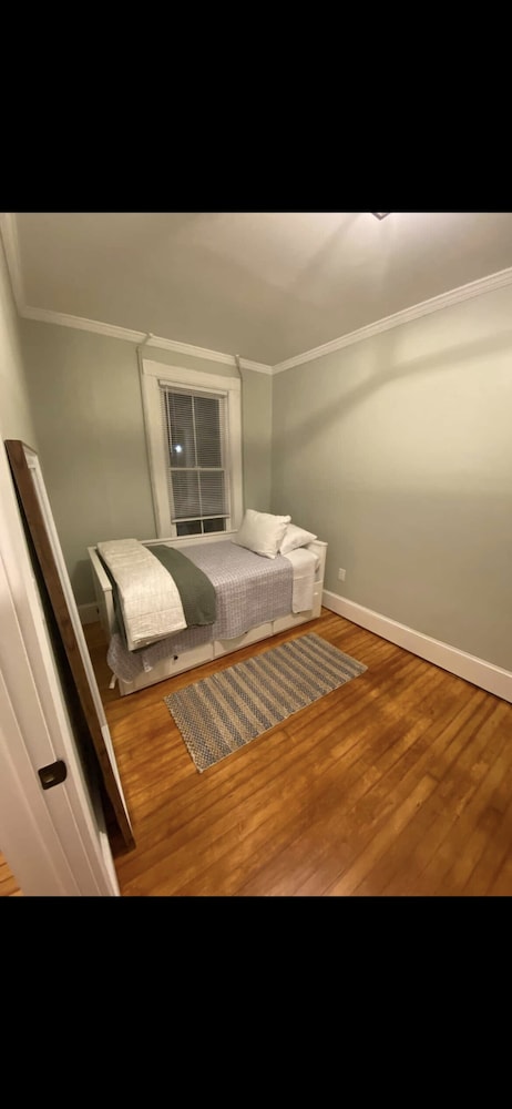 Saugerties Village Space With Great Backyard - Red Hook, NY