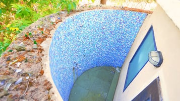 Quarto casal luxo, terraço, vista para o jardim | Chuveiro