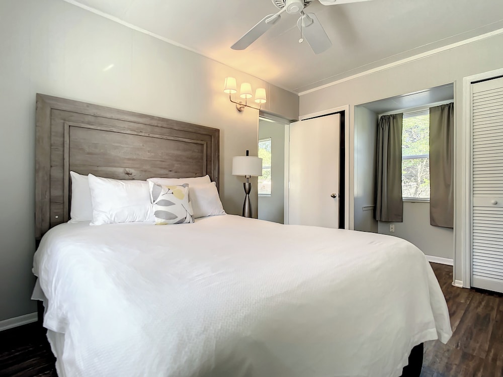 Backyard Fully Fenced 2br Home In Deltona Fl - DeLand, FL