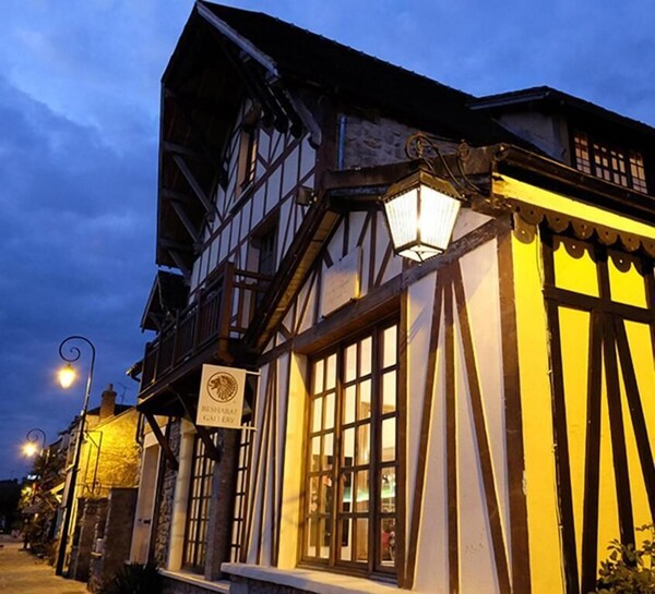 Besharat Gallery & Museum - Barbizon