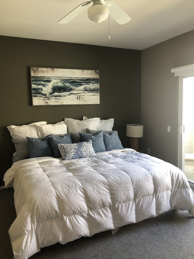 Beachee Townhouse Close To Everything - San Diego, CA