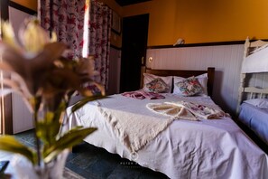 Quarto quádruplo standard | Wi-Fi de cortesia, roupa de cama