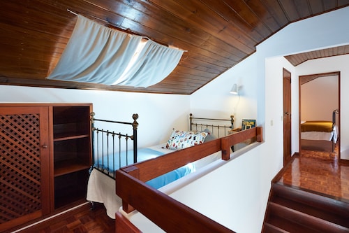 Casa De Colares: Beach/pool/surf Getaway Work&play - Sintra