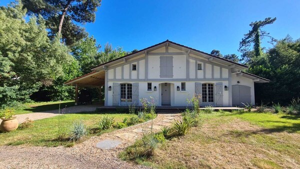 Superbe Villa Avec Piscine Chauffée Proche Centre Ville Et Lac D'hossegor - Soorts-Hossegor