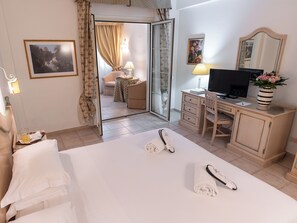 Quarto Triplo Básico | Roupa hipoalergénica, minibar, cofre no quarto, Wi-fi grátis 