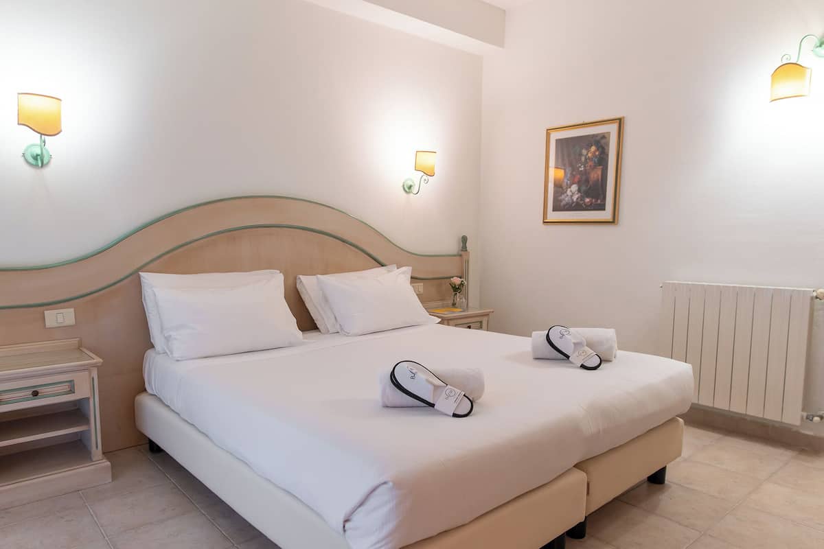 Quarto Duplo ou Twin Clássico | Roupa hipoalergénica, minibar, cofre no quarto, Wi-fi grátis