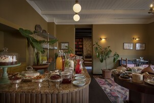 Café da manhã com buffet todos os dias (EUR 12 por pessoa) 