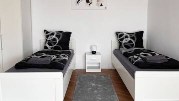 Estúdio Standard, 2 camas individuais | Roupa hipoalergénica, com mobília individualizada