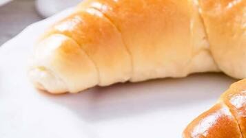 Pequeno-almoço tipo buffet incluído aos fins de semana