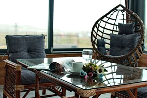 Suíte | Área de estar | TV LCD 55 cm com canais a cabo, TV