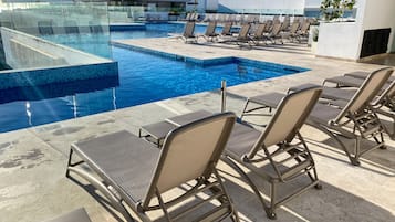 4 piscinas exteriores