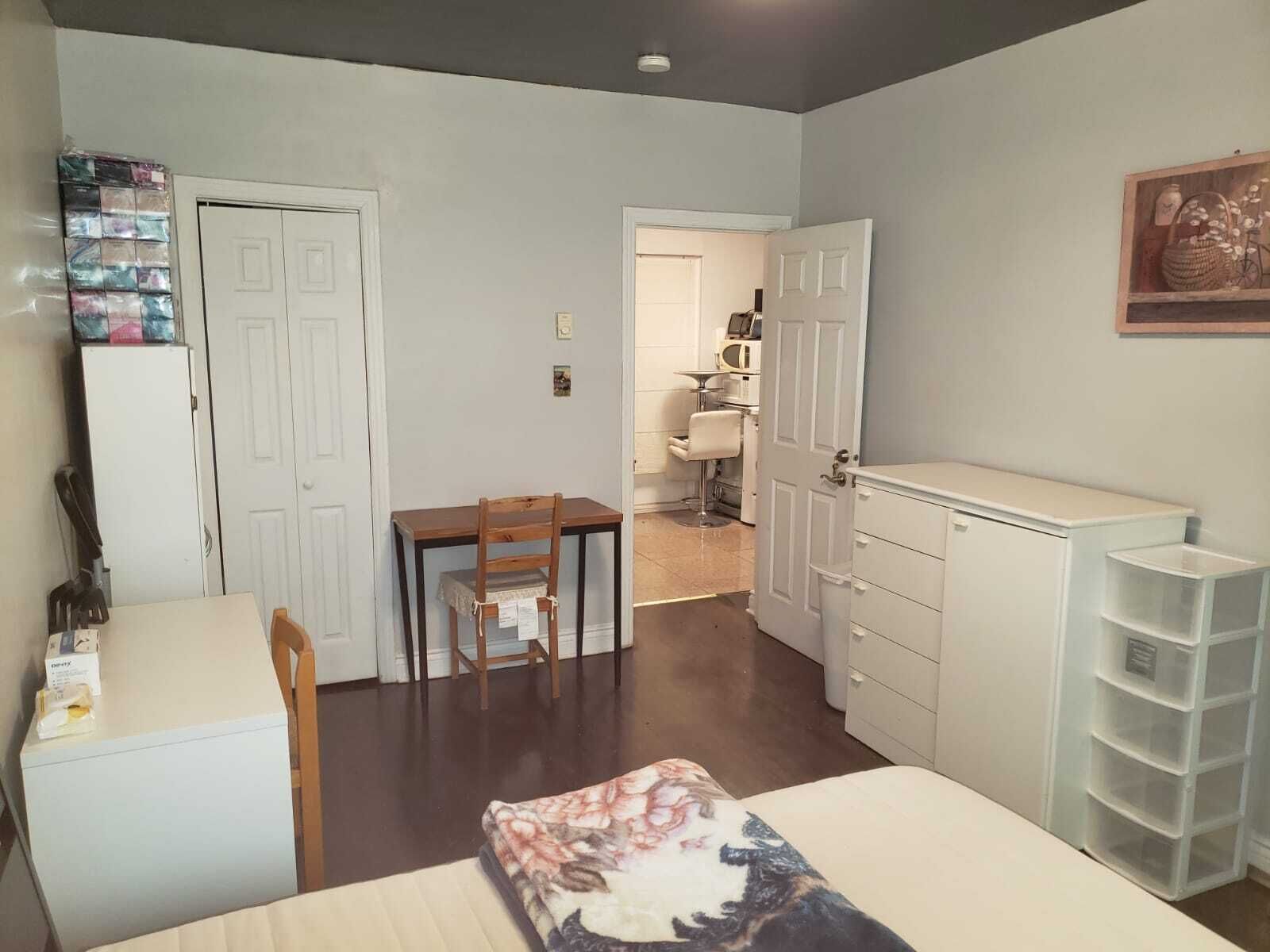 Warm Apartment With A Bus Stop At Its Doorstep - Montréal, QC