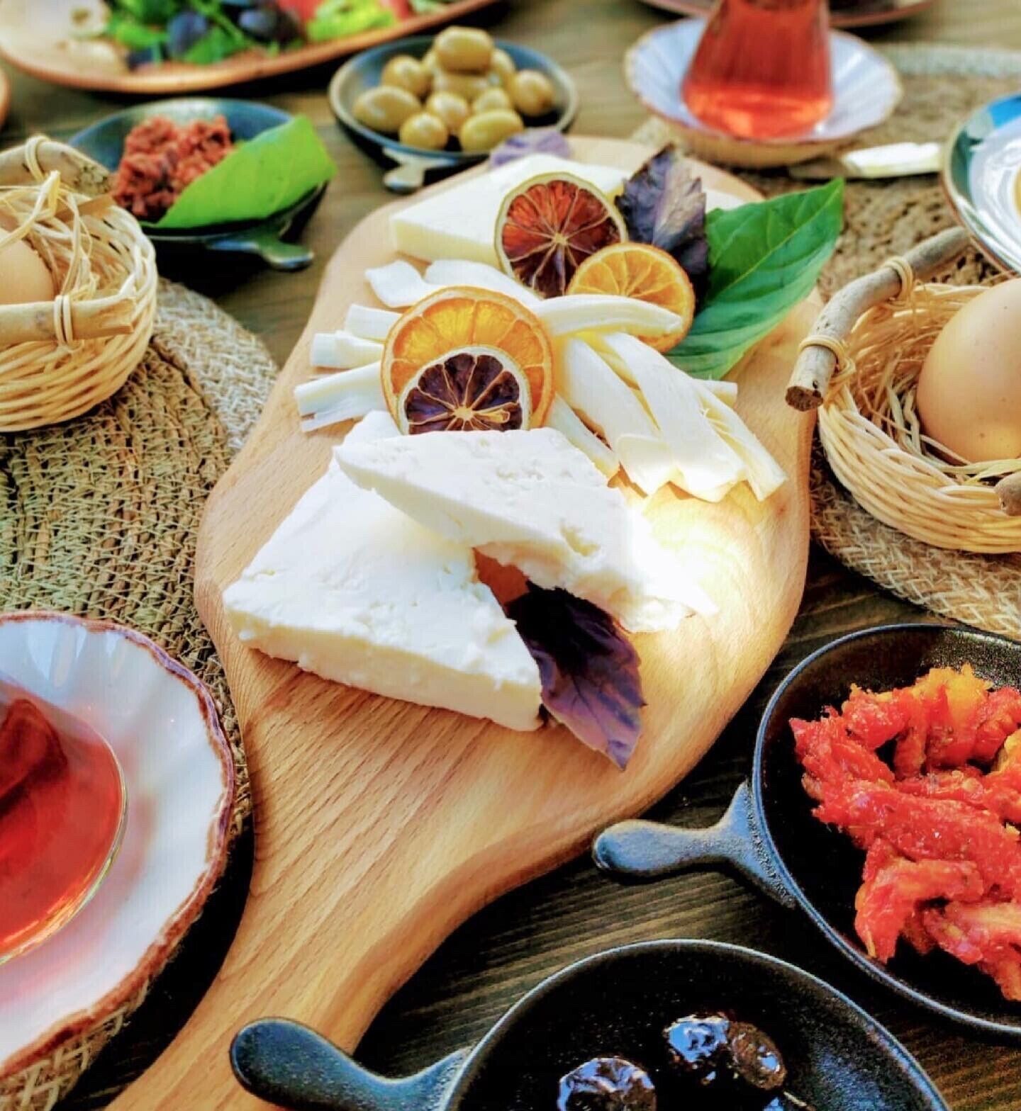 Café da manhã com pratos da culinária local grátis todos os dias