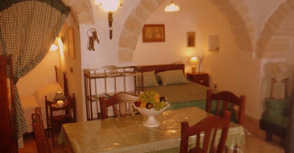 Trullo Dell'aia, Characteristic And Original Trullo, In The Center Of Alberobello - 알베로벨로