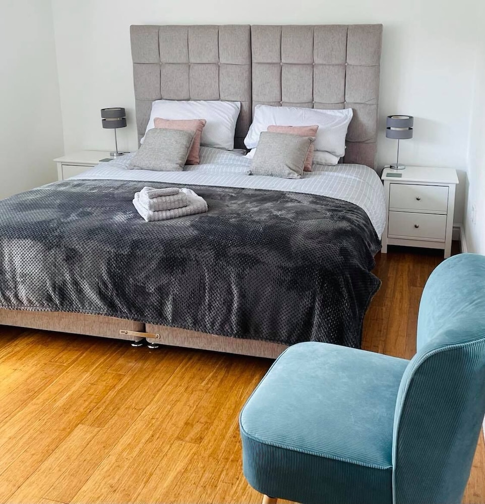 Modern, Walking Distance To Amenities, Parking & Enclosed Garden. - Padstow