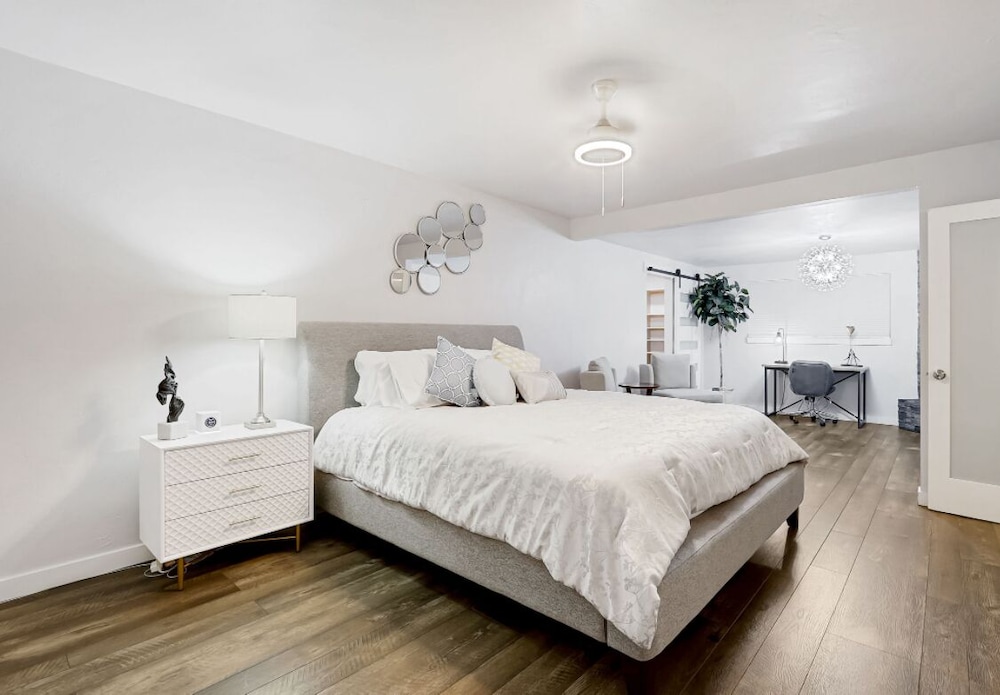 Modern Home With Gym, Sauna, Pool And Game Room - El Paso, TX