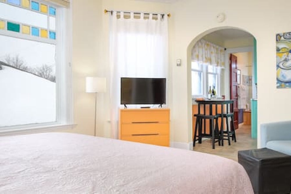 Palmer House, Studio 3, Cozy Studio For 2 Downtown! Local Golfing 50% Off! - Oregon