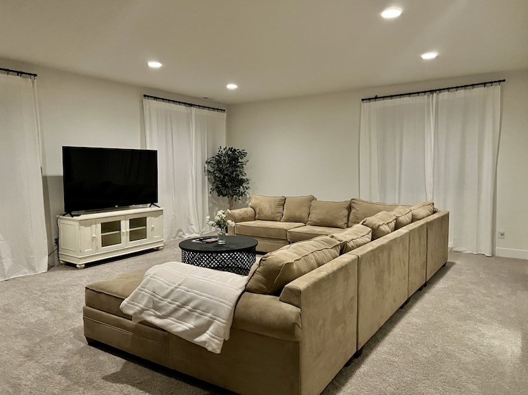 Modern Farm 2b 2b Walkout Basement Apartment - Falcon , Co - Colorado Springs, CO