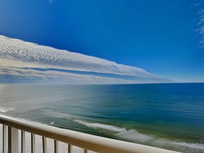 Apartamento em Condomínio Fechado, 3 quartos, varanda, vista para o oceano (T2 2005 - No Pets) | Vista para a praia ou o mar