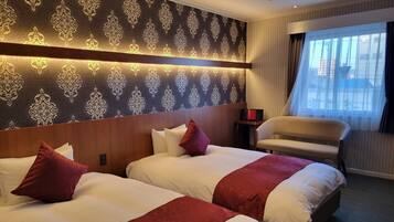 Quarto triplo standard | Edredons de pluma, berços grátis, Wi-Fi de cortesia, roupa de cama