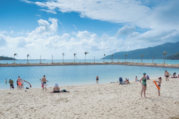 Perto da praia, areia branca