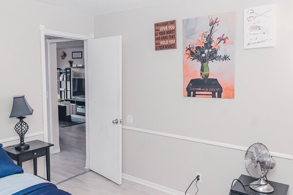 New-20p Off-uptown Love Mpls Next To Fun - SeaQuest Roseville, Roseville