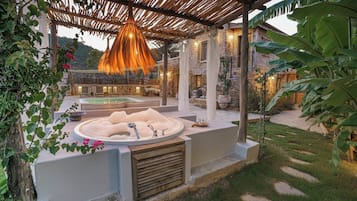 Villa Gaia | Banheira de hidromassagem