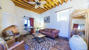 Villa Gaia | Sala de estar | Smart TV de 52 de polegadas com canais via satélite, televisor, Netflix