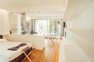 Suite-Estúdio Deluxe | Lençóis de algodão egípcio, roupa de alta qualidade, edredões de penas 