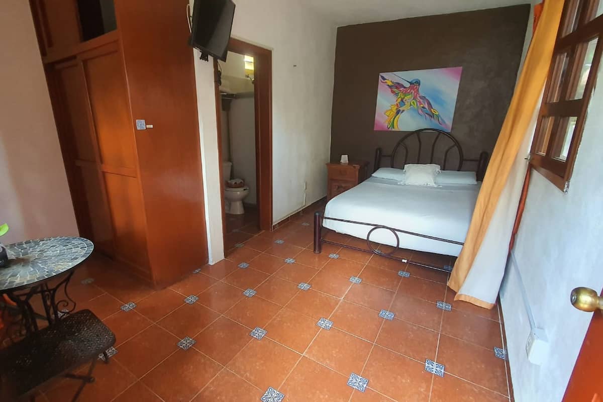 Quarto Standard, 1 cama de casal | Secretária, Wi-fi grátis, roupa de cama fornecida