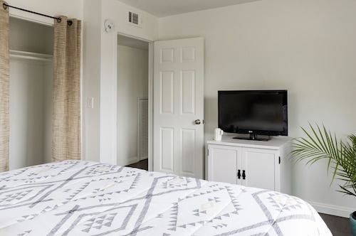 *Carpinteria Corner* — A Spacious Getaway! - Carpinteria, CA