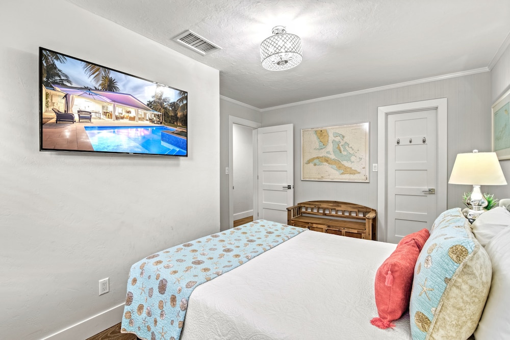 Coconut Cottage | Home On Lido Key W/ Private Heated Pool/spa, Walk To Lido Beach & St. Armands! - Sarasota, FL