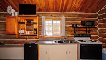Cabana de Madeira Signature, 1 quarto, pátio, vista para a montanha | Cozinha privada | Um micro-ondas, uma cafeteira/bule