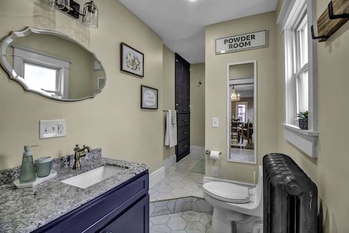 Allentown Bungalow In The Heart Of Buffalo - Buffalo, NY