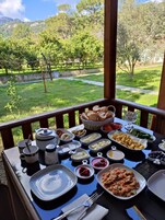 Pequeno-almoço inspirado na cozinha local diário incluído 