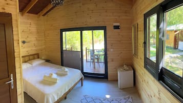 Quarto triplo superluxo, vista para a montanha | Roupas de cama de algodão egípcio, roupas de cama premium, frigobar