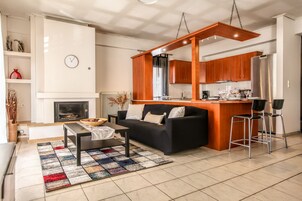 Apartamento Nobre | Cozinha privada | Um frigorífico, uma cafeteira/bule, uma chaleira elétrica 