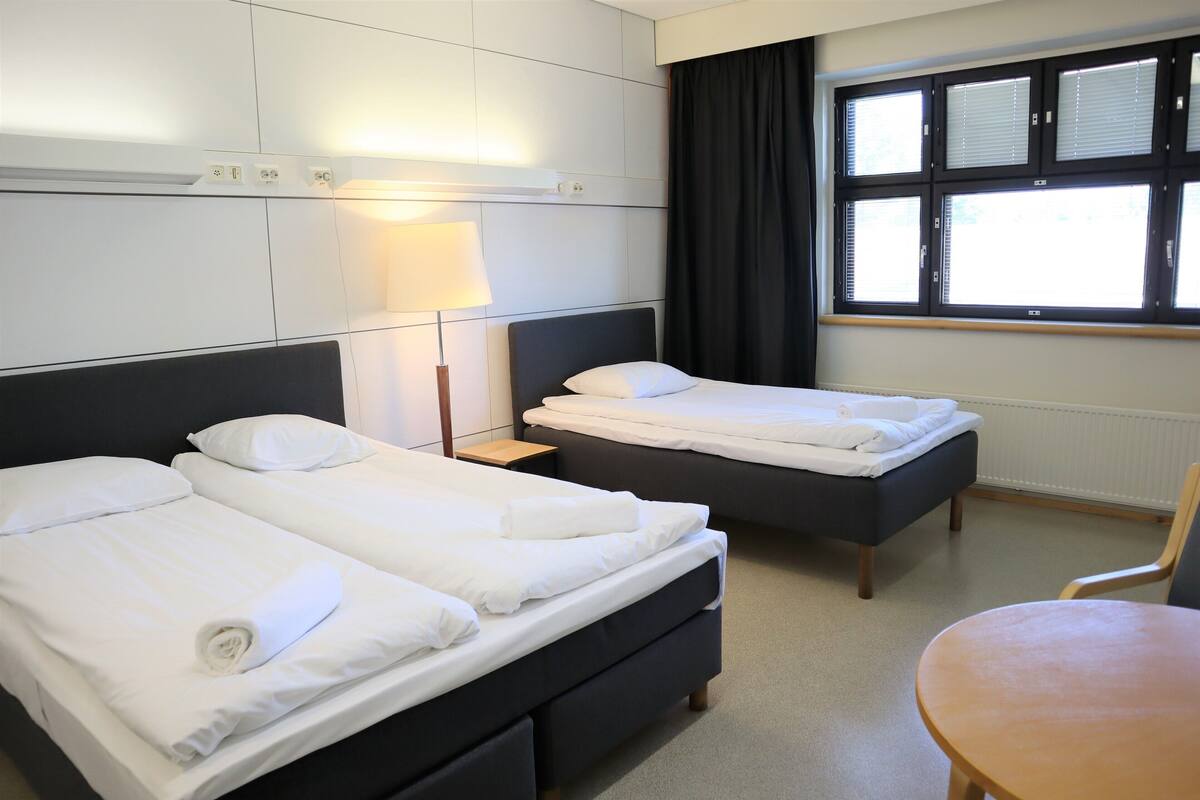 Quarto Executivo, várias camas | Roupa de cama fornecida
