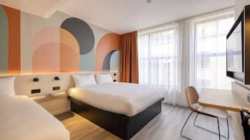 Quarto triplo | Roupas de cama antialérgicas, escrivaninha, quartos à prova de som
