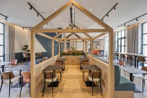 Pequeno-almoço tipo buffet diário (17 EUR por pessoa) 